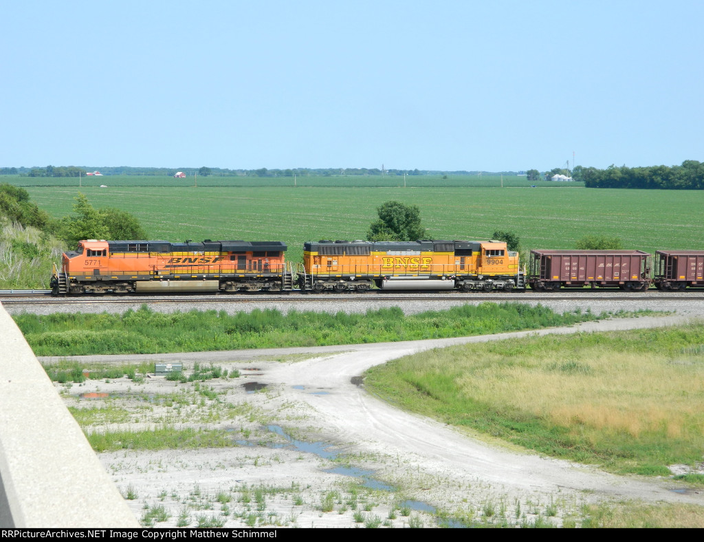 BNSF 5771 & BNSF 9904